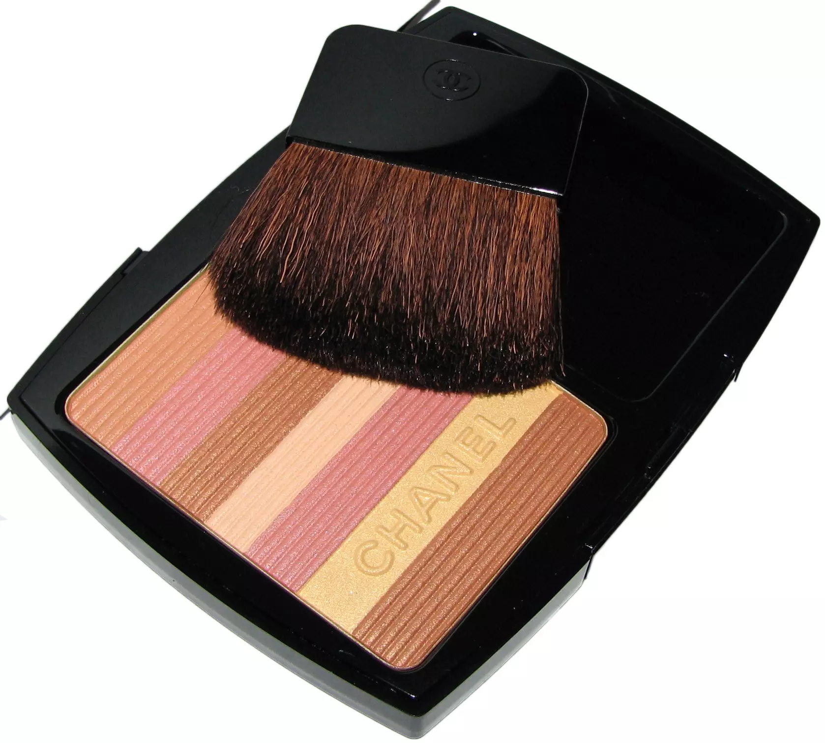 Chanel Soleil Tan Luminous Bronzing Powder | Glambot.com - Best deals ...